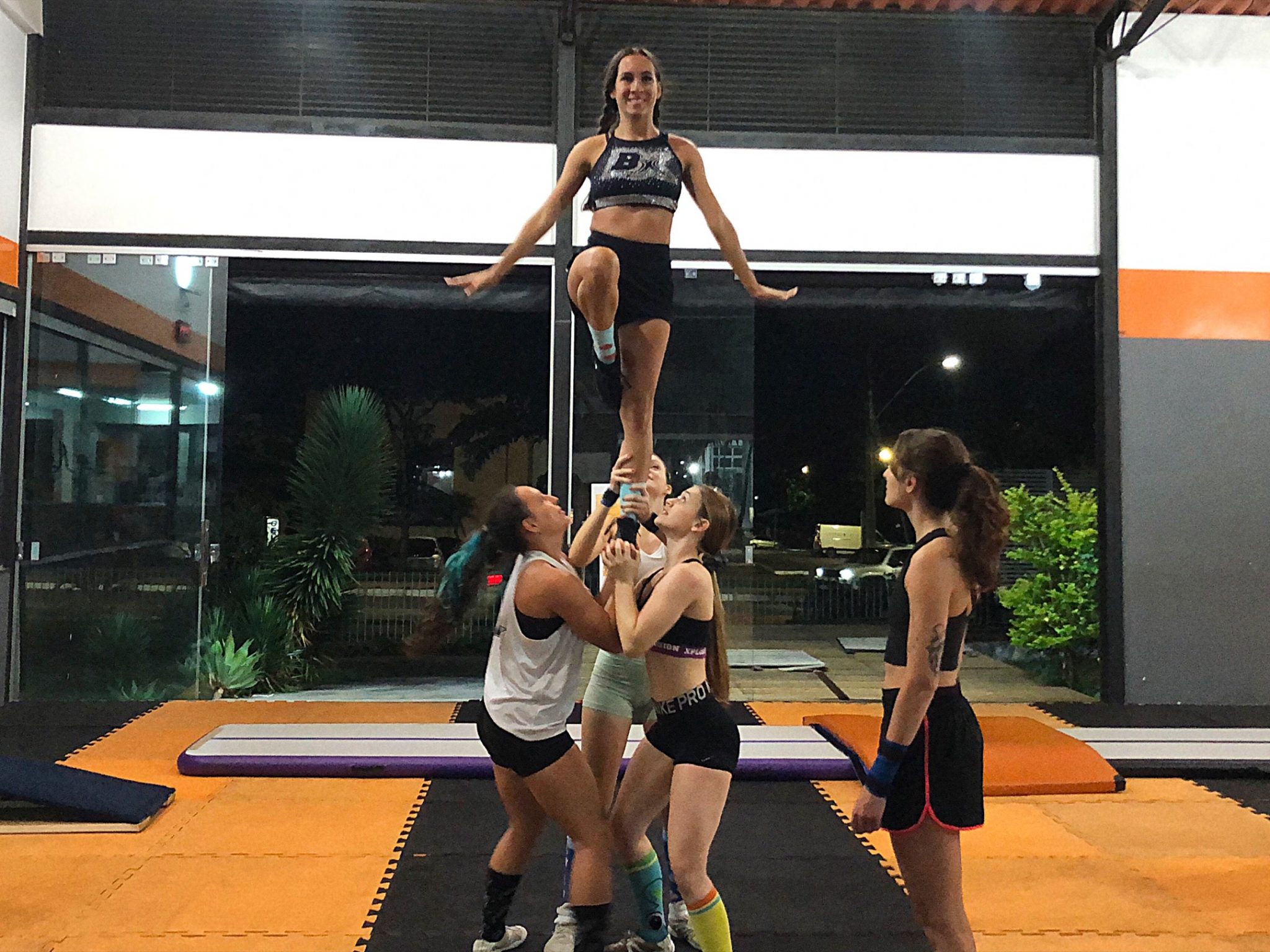 Cheerleading, de animação de torcida à esporte profissional – Jornalismo